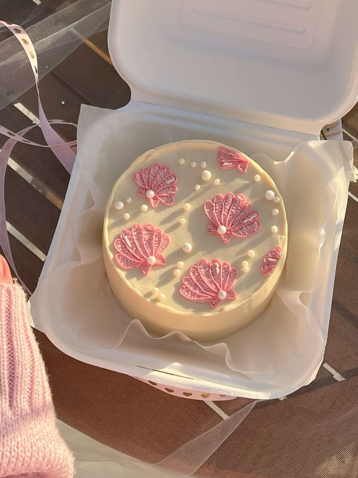 Cake and Swirl by Neon Cake